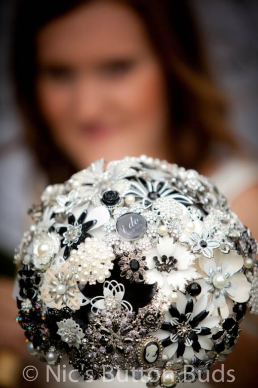 Brooch Bouquets – Nic's Button Buds